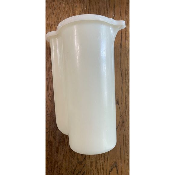 Tupperware | Kitchen | Vintage Tupperware 291 2 Qt Pitcher Wlid Flip ...